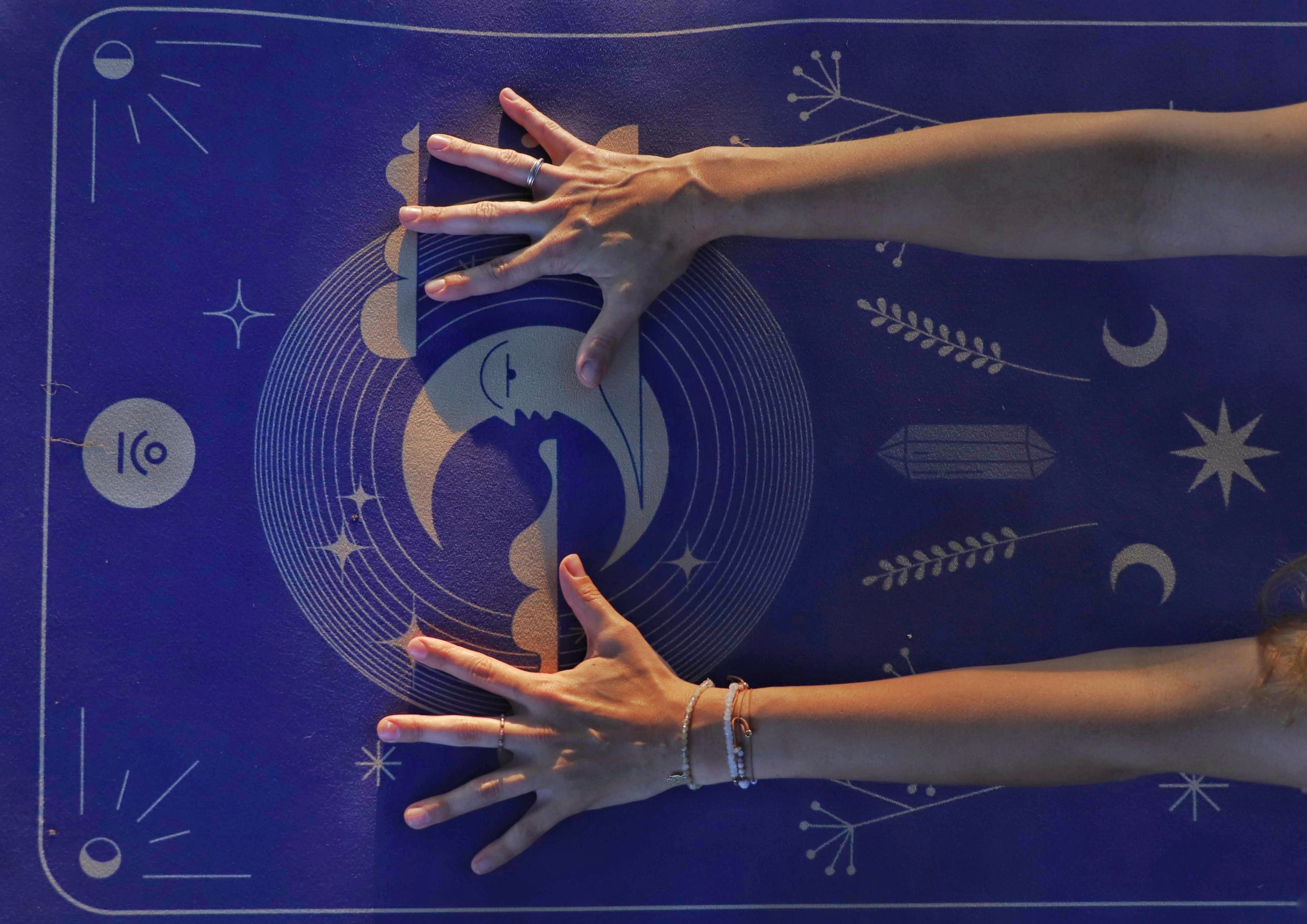 How to start practicing yoga? – Moonholi ️